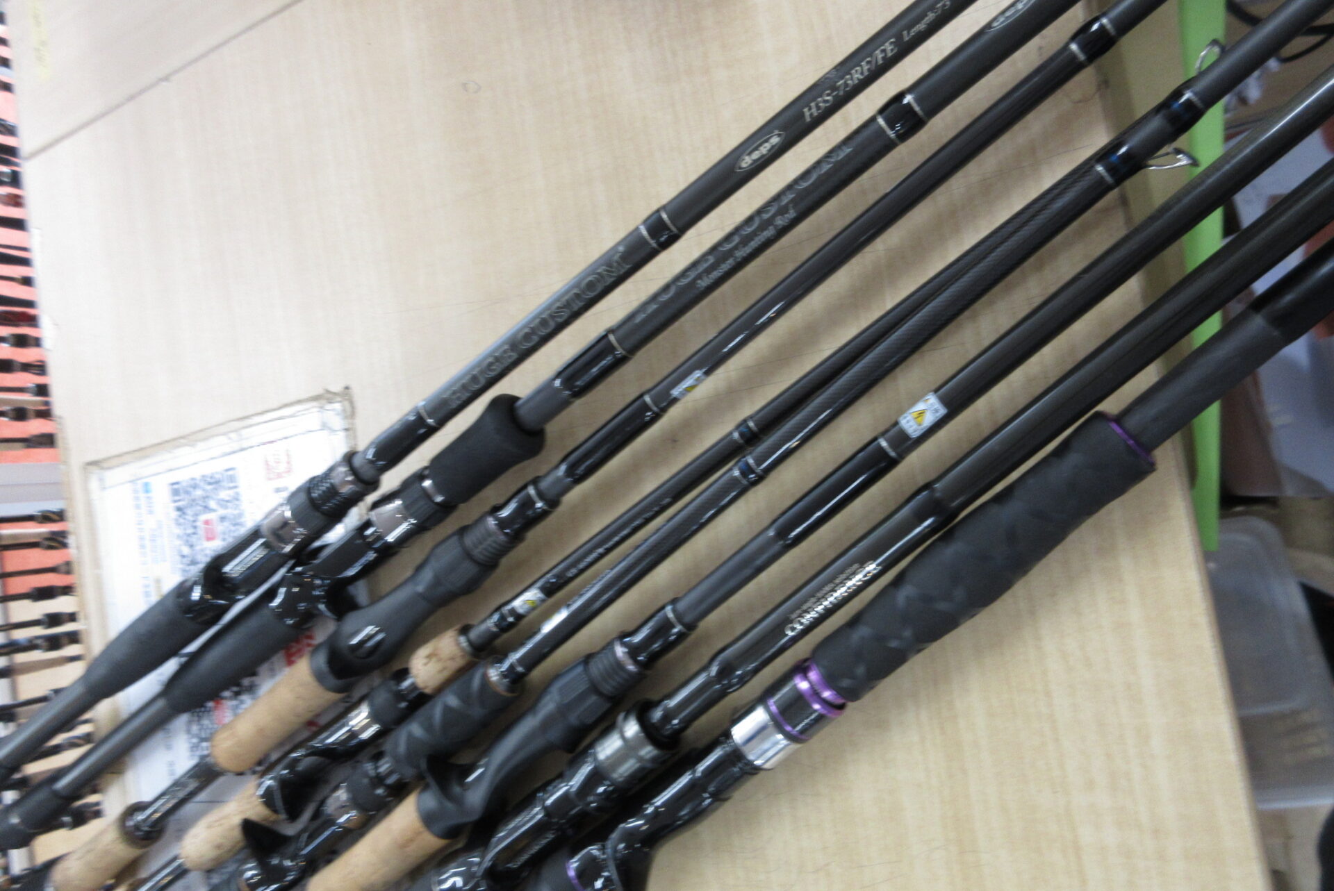 【大量持ち込み大歓迎。遺品整理、解体業者様、など業者様も大歓迎】デプスのヒュージカスタムH3S－73RF／FE、ヒュージカスタムH3S－76RF、ツララのモンストロ75 チタンガイド、モンスト ...