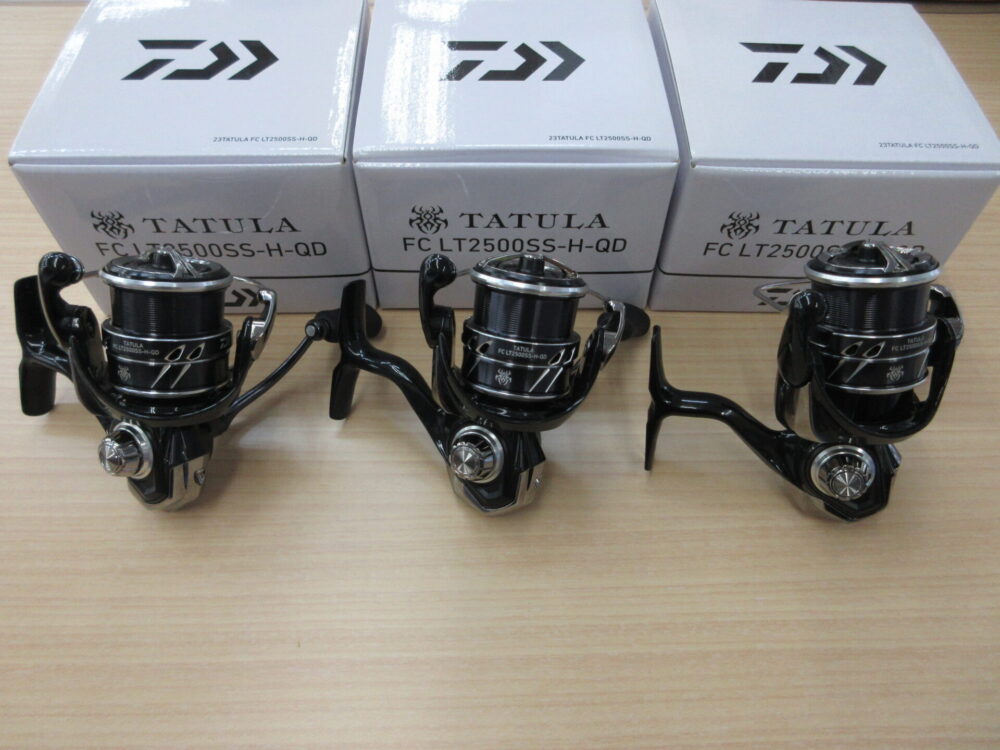 【海釣り用品などの釣具も買取しています！】釣具いちばん館 相模原橋本店の品出し情報『ダイワの23タトゥーラFCLT2500SS-H-QD』釣具いちばん館